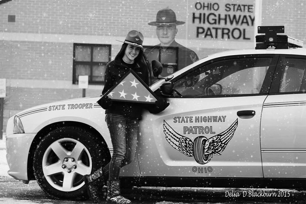 Ohio State Trooper Daughter Receives Dads Badge after Following in ...
