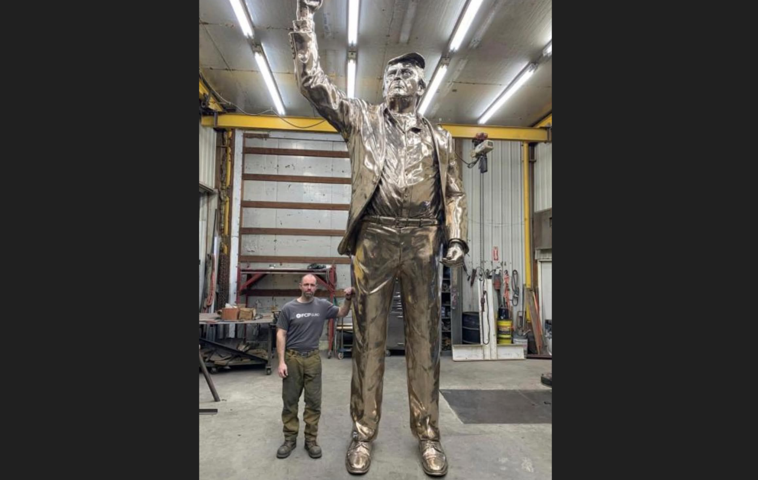 Ohio Artist Unveils Monumental 15-Foot Bronze Statue of Donald Trump ...
